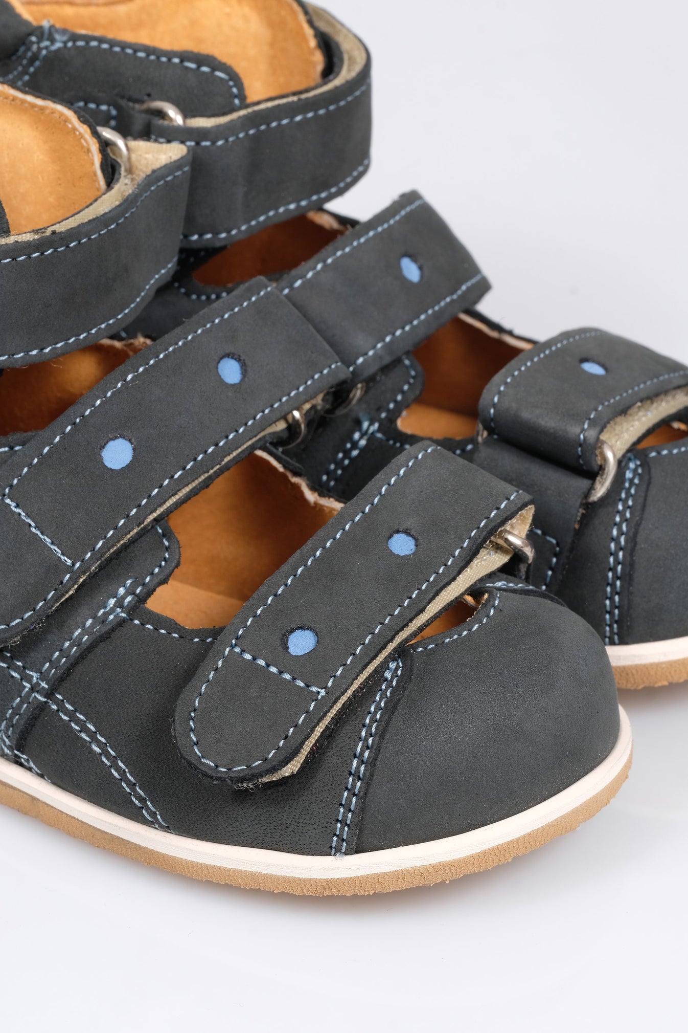 Ortopedyczne wysokie sandały dziecięce z zakrytymi palcami, na rzepy